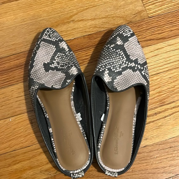 Universal Thread | Shoes | Universal Thread Target Snakeskin Pointed ...